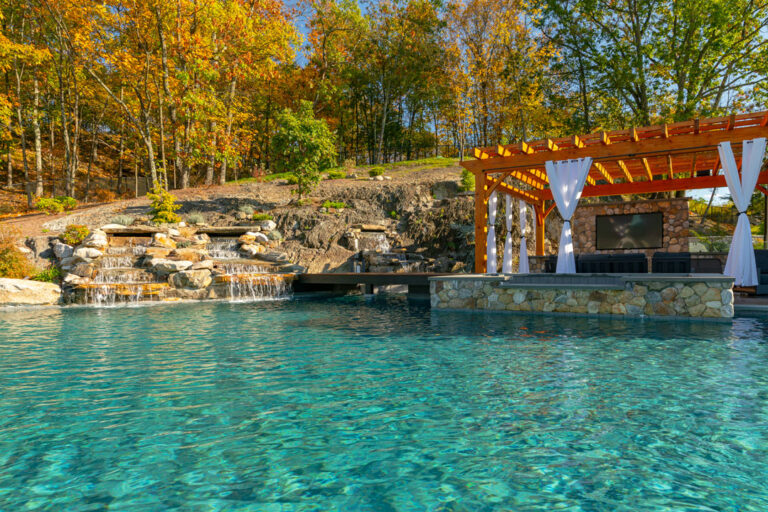 How to Choose a High-End Pool Contractor | Neave Outdoor